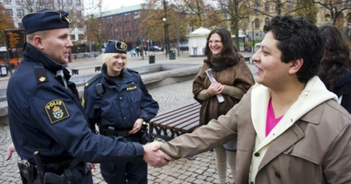 A new way to police: Getting communities involved | UNOPS